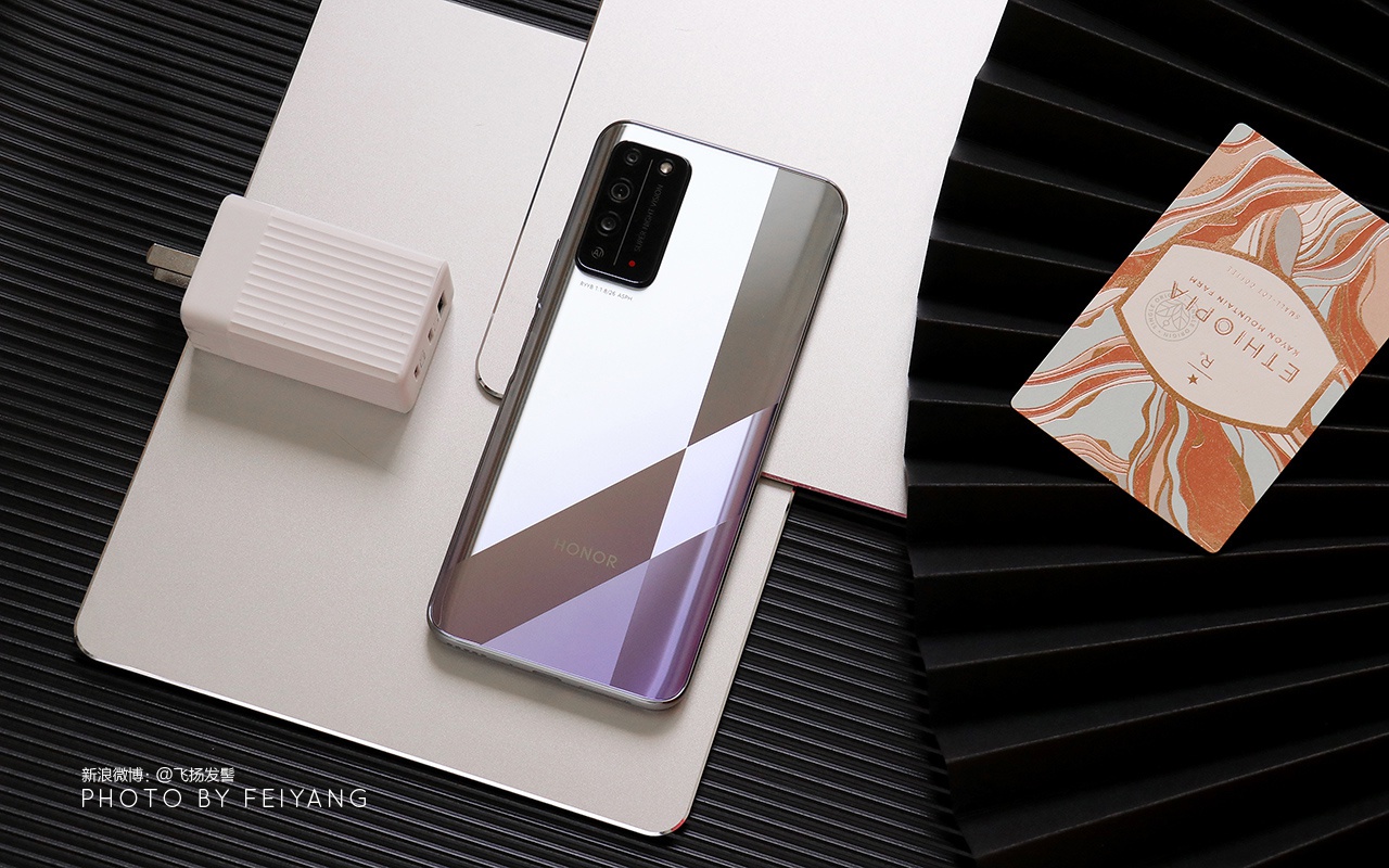 麒麟820配90Hz屏，超时空菱影纹的荣耀X10 光速银版实拍图赏__财经头条