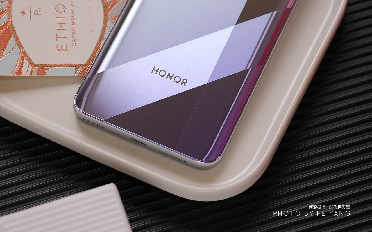 麒麟820配90Hz屏，超时空菱影纹的荣耀X10 光速银版实拍图赏__财经头条