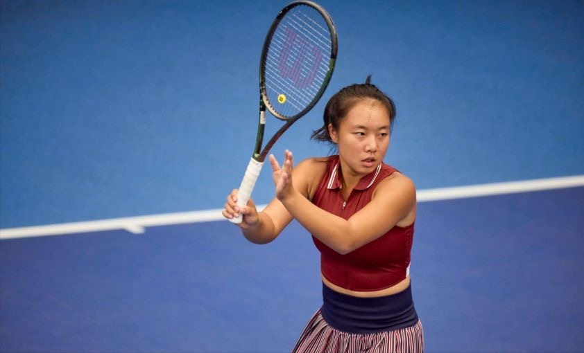 下一个郑钦文？中国16岁小花爆冷，轰8ACE+7次破发，横扫4号种子|WTA|任钰菲|川岸七菜|成人赛|对手_新浪新闻