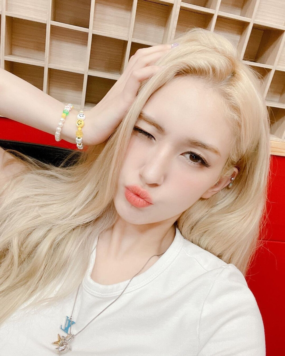 ITZY是JYP的实验团，申有娜为了补Somi的空位，无缘在新女团出道