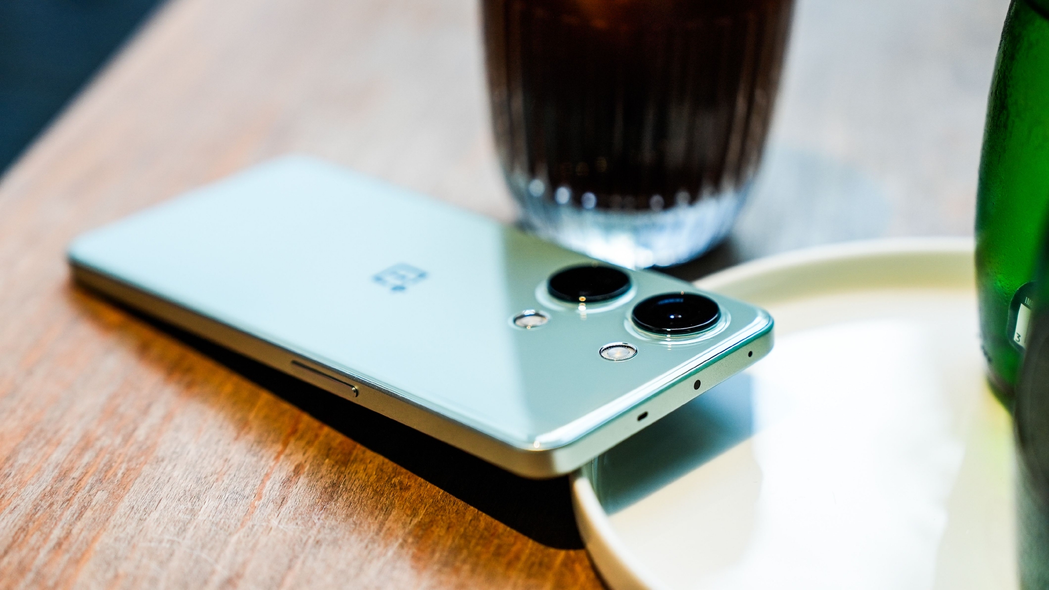 倒逼友商降价200也无力挽回，一加Ace2V强势出击，产品力成关键__财经头条