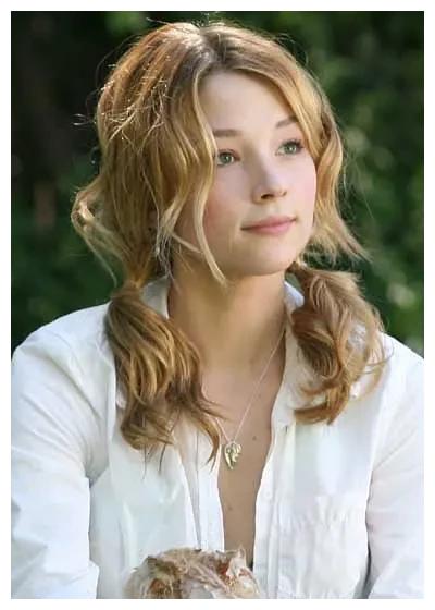 《K歌情人》中的海莉·贝内特 Haley Bennett__财经头条