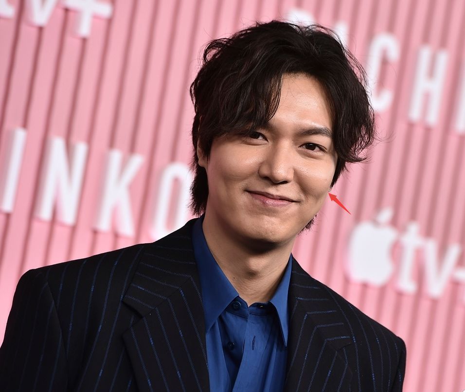 李敏镐现身洛杉矶宣传新剧，面部发腮卷发油腻，生图酷似钟汉良|李敏镐|钟汉良|新剧_新浪新闻