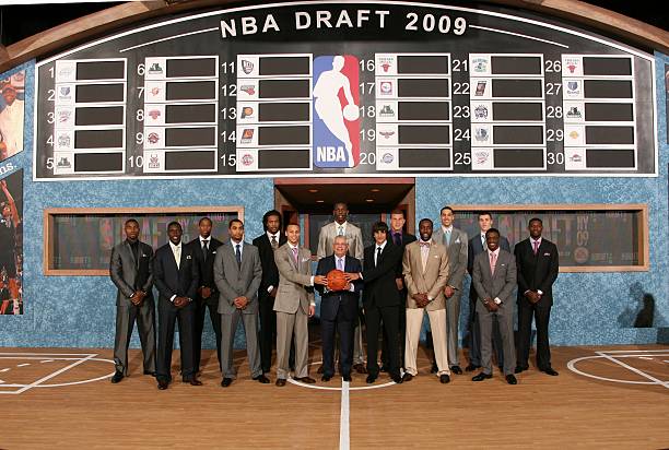 2009年nba季后赛对阵表，湖人最终称霸，科比有了“第一次”！|总决赛|西部|老鹰|骑士|凯尔特人_新浪体育_新浪新闻