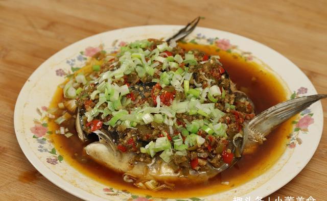 做剁椒鱼头，直接上锅蒸就外行了，少了这2步，难怪不入味还特腥__财经头条