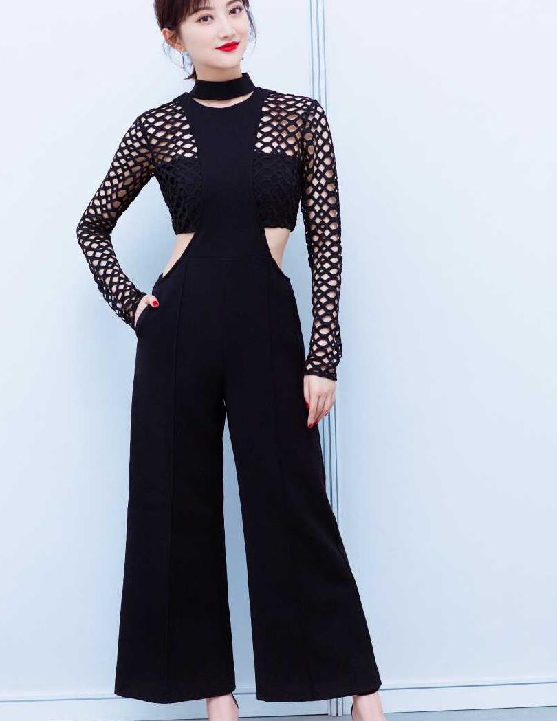 张庭陶虹情同姐妹，穿同款牛仔连体裤跟明道学跳舞，画面太和谐了