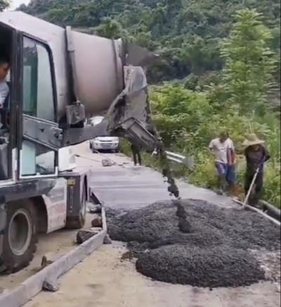 在农村修路，要的就是这种给力的混凝土搅拌车__财经头条