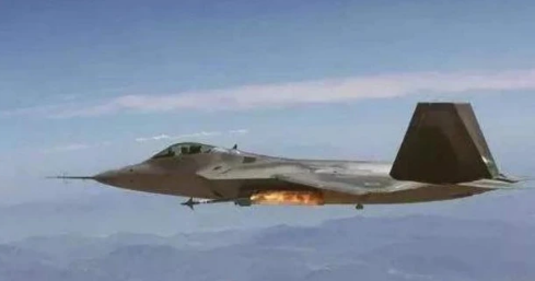 机载导弹是如何固定在发射架上的？看似简单，实际很多门道|挂架|武器|战机_新浪新闻