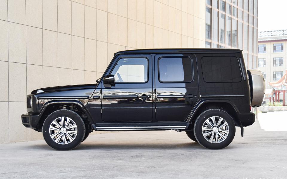 奔驰有多自信？140多万的G350配C级同款发动机，还得加价__财经头条