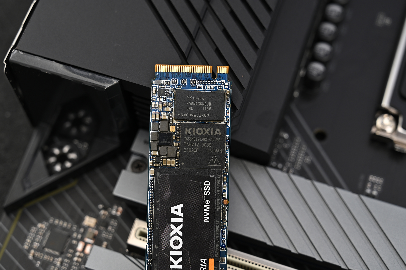 双十一轻松搭上高性价比SSD快车：铠侠RC10为用户减负__财经头条