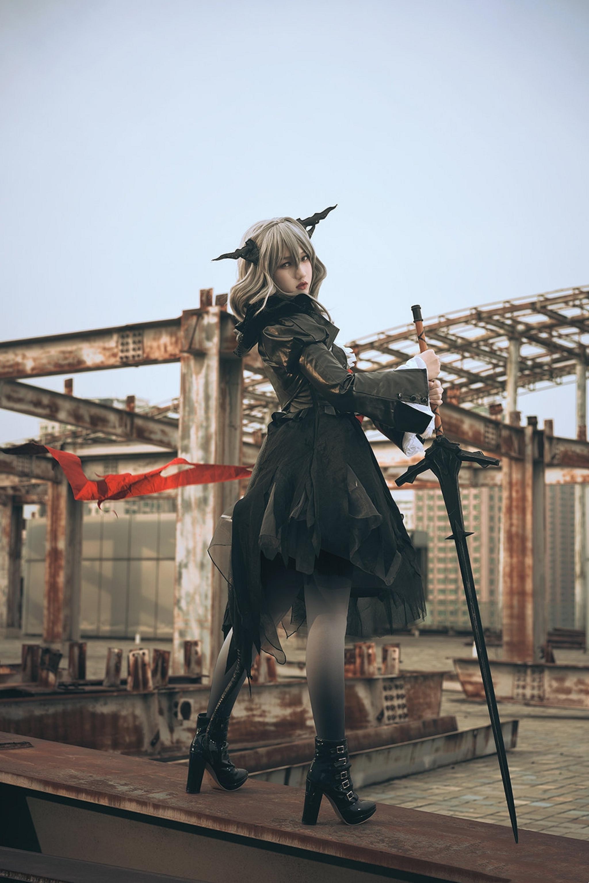 《明日方舟》塔露拉cos， 手握利剑超绝还原