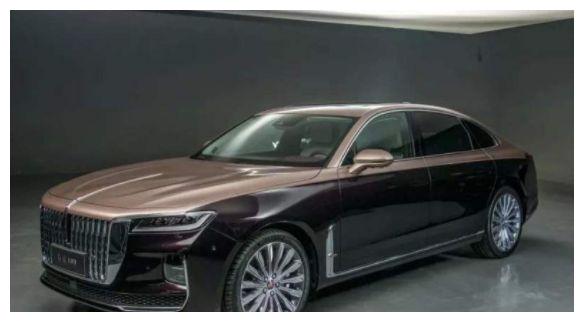 红旗H9和奥迪A6停一起，两者差距明显，奥迪车主羡慕了-新浪汽车