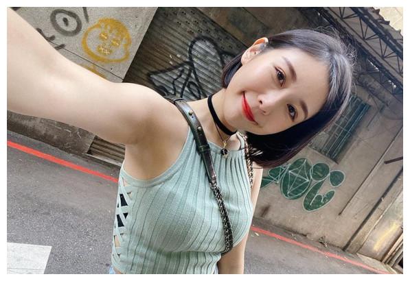 Albee范乙霏「睽违15年」难得烫卷！羞曝新发型：有点看不习惯__财经头条