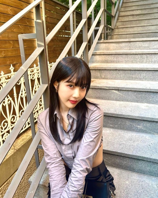 Red Velvet成员Joy晒自拍 齐刘海造型可爱|社交网站|女团|美貌_新浪新闻