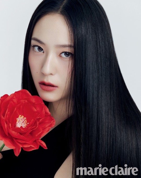 郑秀晶最新《嘉人》杂志写真黑长直发型冷艳