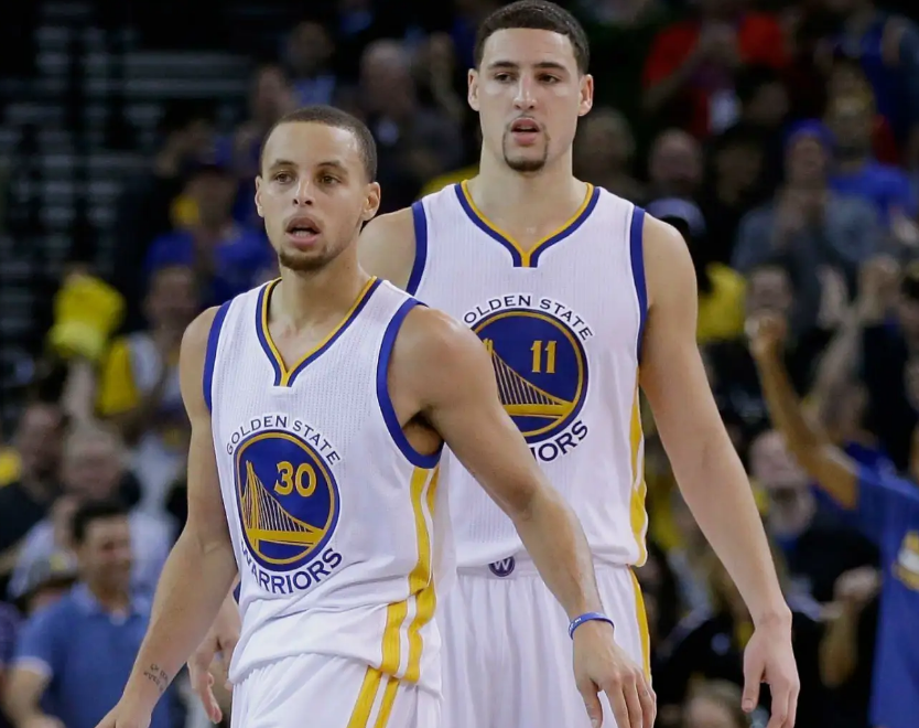 勇士队大胜爵士队，汤普森单节4个三分球，最近状态复苏有点猛