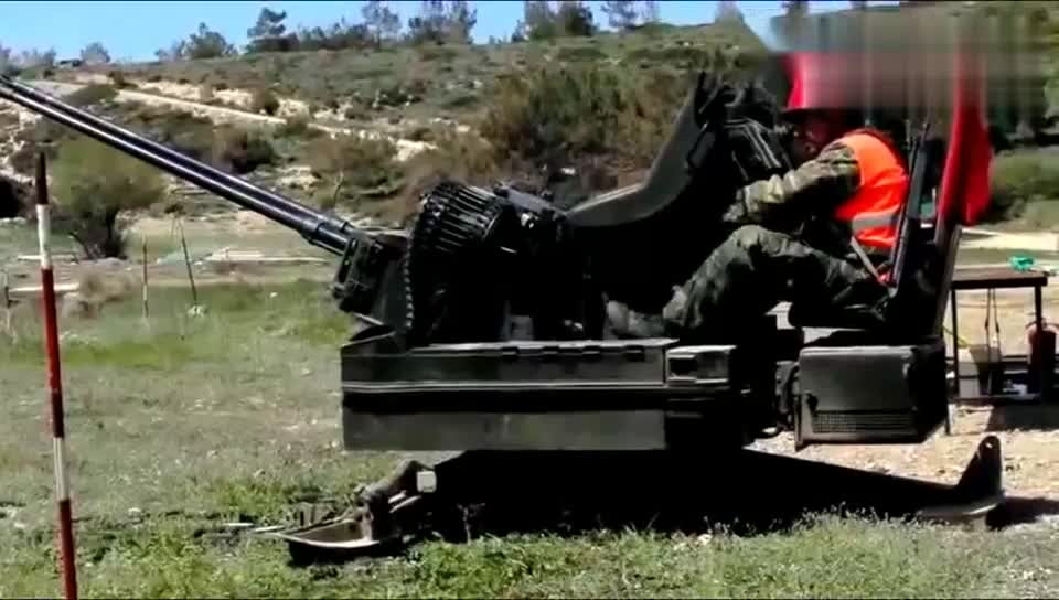 德国Rh 202双管高射机炮，脚踩射击真方便_新浪新闻