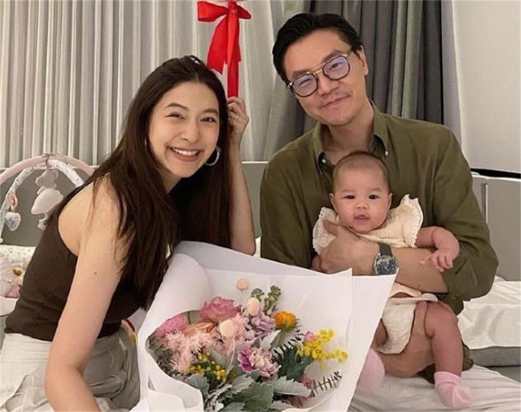 泰星Mew晒一家三口合照，手上大钻戒超抢镜，女儿神似豪门老公__财经头条