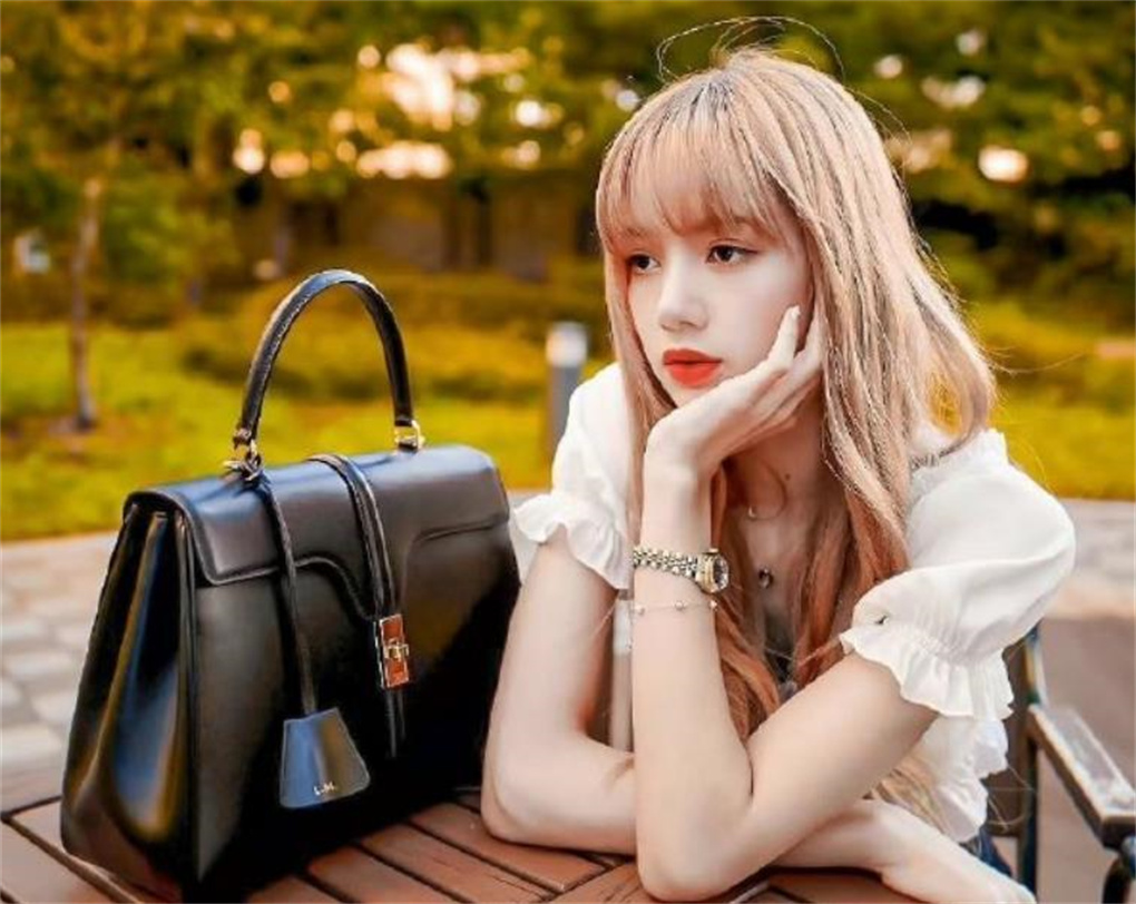 Lisa泰国行真忙碌！庆生、出游、买豪车，还去看望尼坤的侄女