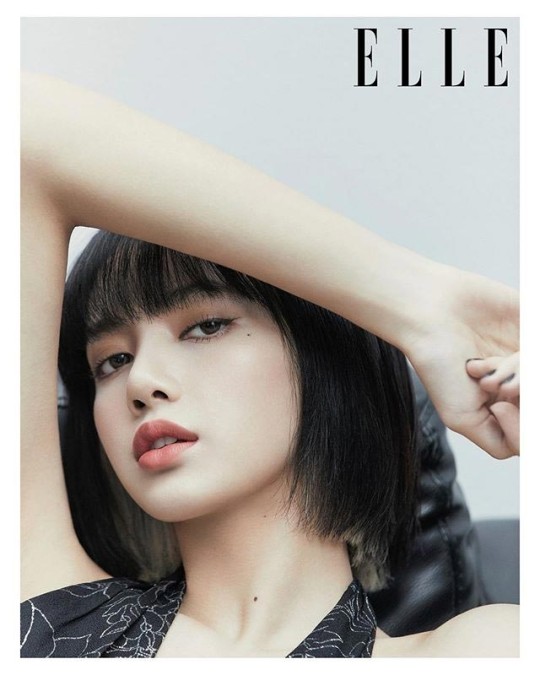 LISA发布《ELLE》杂志照 大秀美背蝴蝶骨|社交网站|女团|杂志_新浪新闻