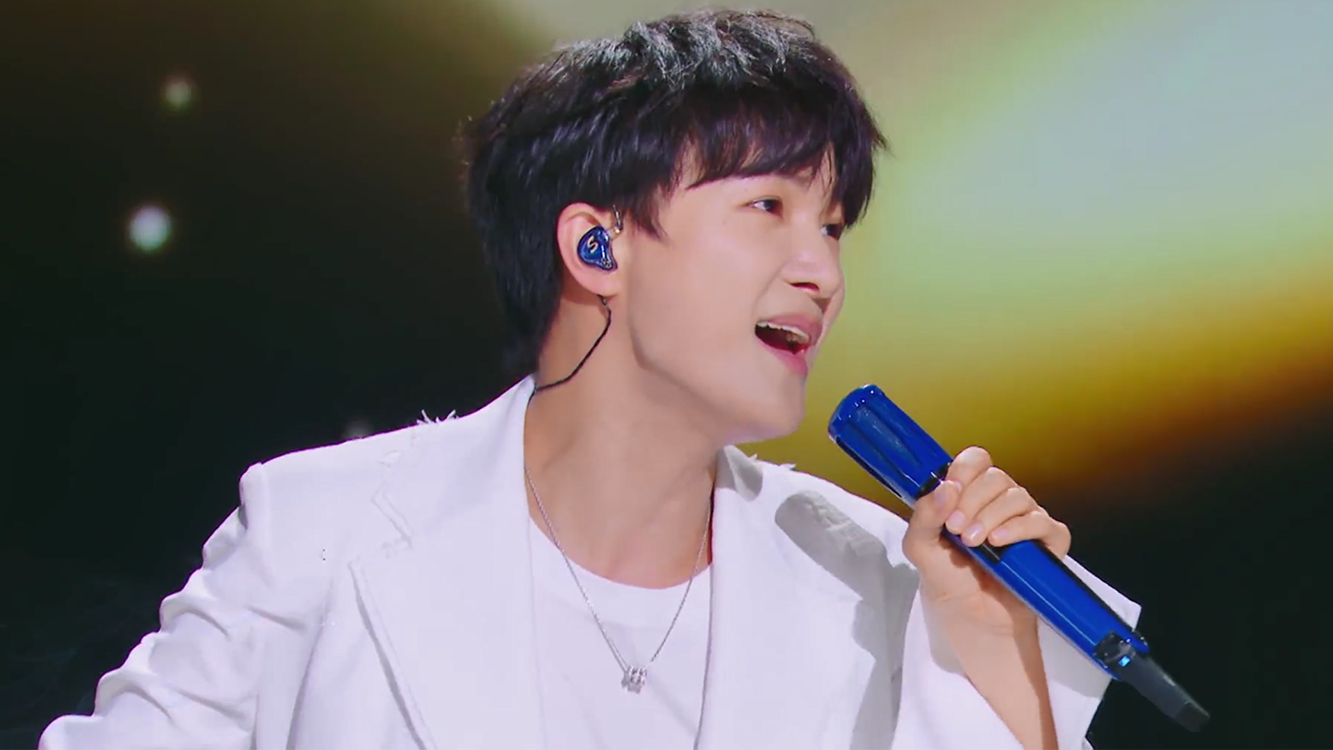 毕业BGM预定！周深演唱《记念》，歌声讲述青春让人身临其境|为歌而赞_新浪新闻