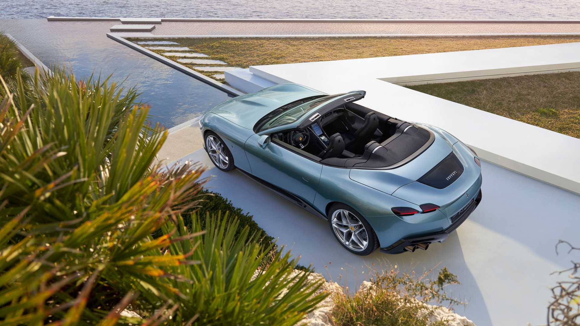 法拉利首款软顶超跑Roma Spider亮相