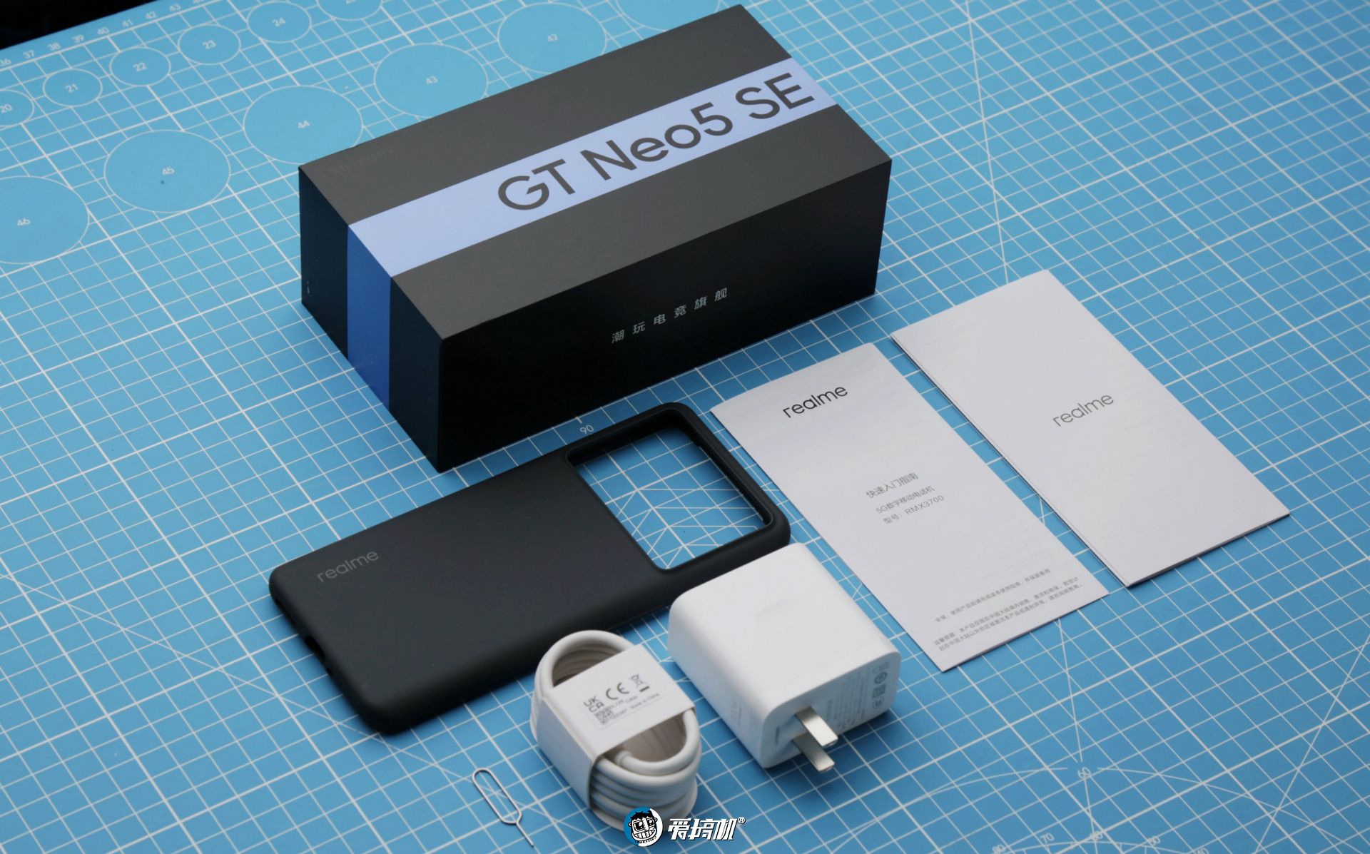 无情破门，真我GT Neo5 SE评测：1999起的二代骁龙7+与1.5K屏__财经头条