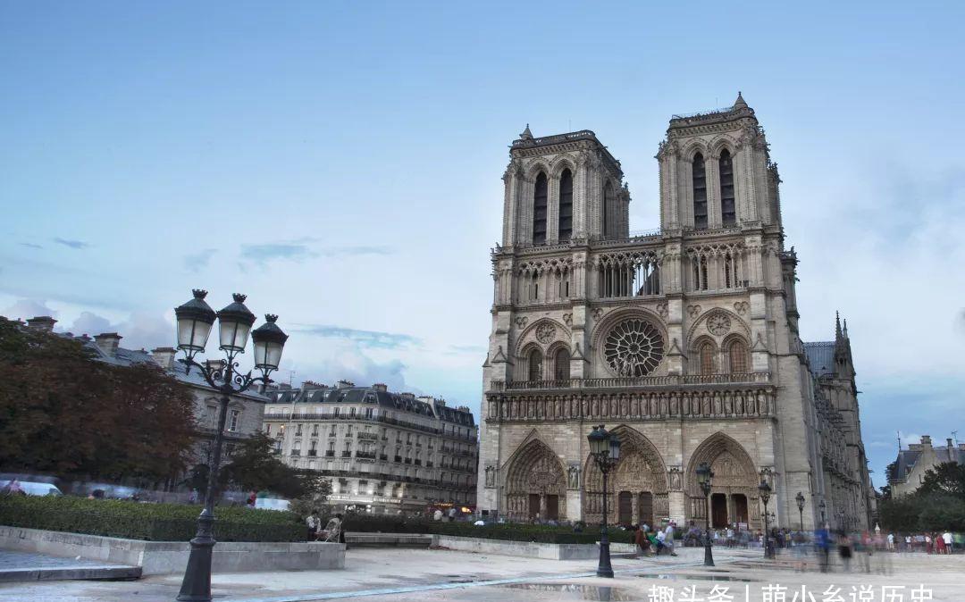巴黎圣母院到底有多大，它建造了近两个世纪