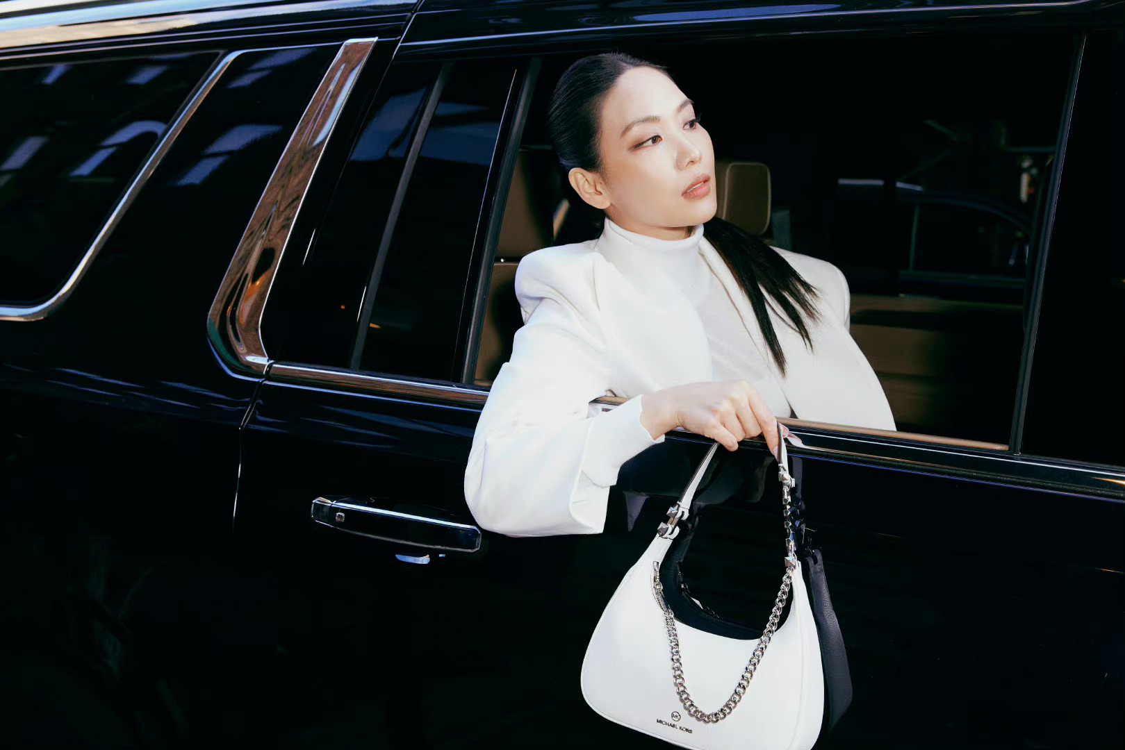 王霏霏作为MK大中华区代言人受邀亮相MKC 2023秋冬发布会现场