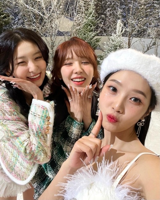 Red velvet成员Joy晒拍摄照身材曲线玲珑有致