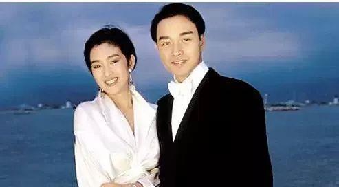 张国荣和众多女星的合影，每一张看起来都像是新郎