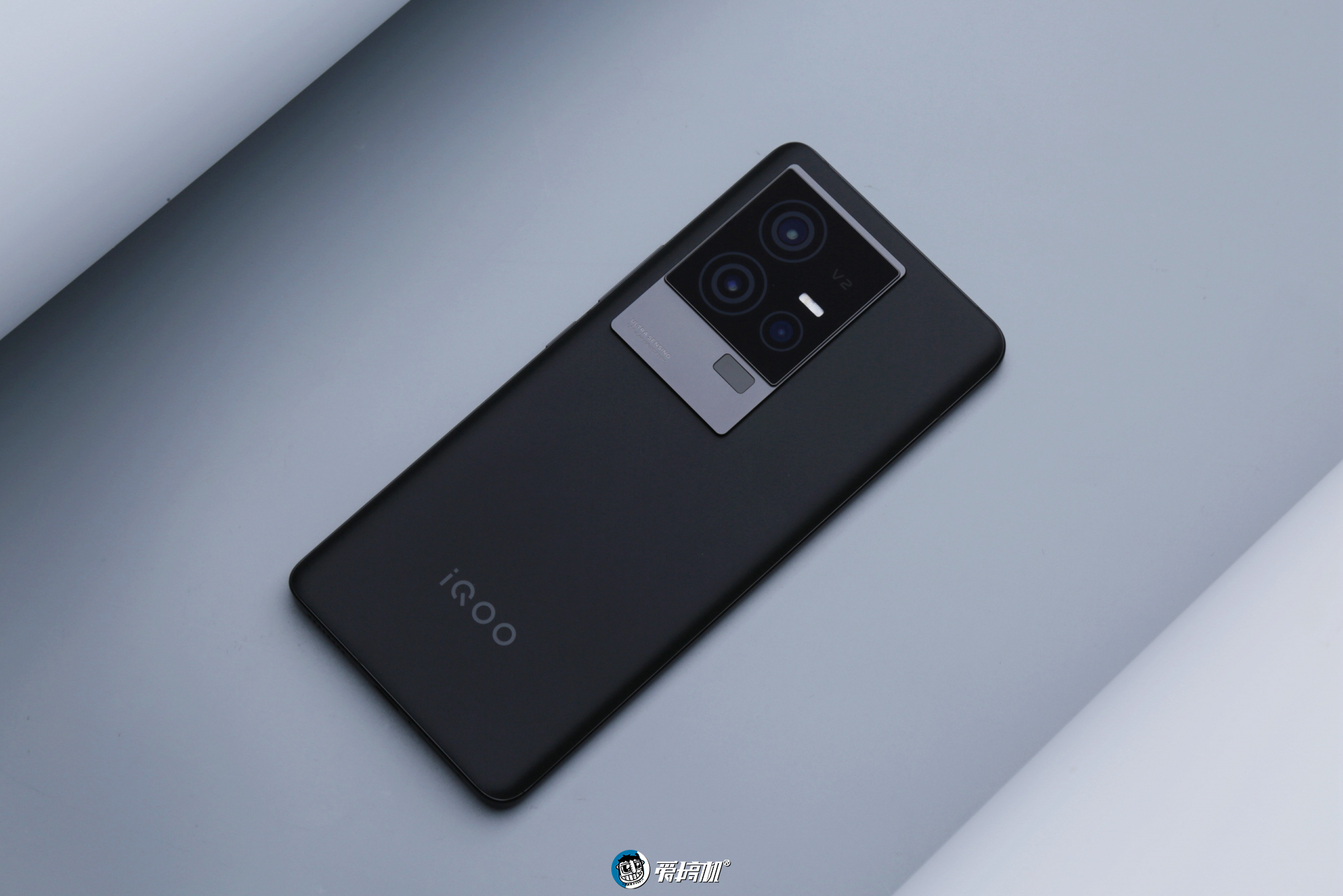 3799元起，iQOO 11评测：屏幕最顶的游戏手机终结者__财经头条