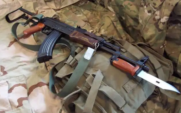 AK47的优点在哪里？为何能被称之为“枪王之王”__财经头条