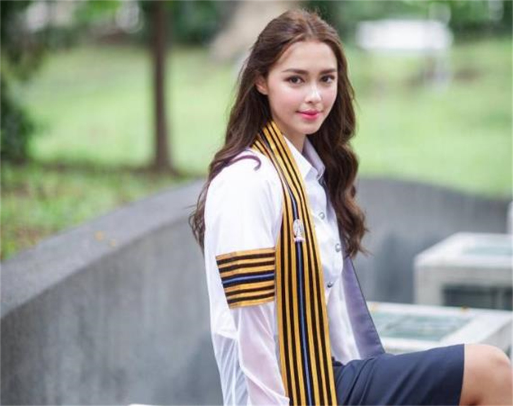 3台皇族小Pat接受富商男友求婚，将和时尚女王Chompoo成妯娌|叛爱游戏|富商男友|妯娌_新浪新闻