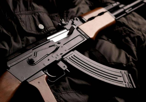 AK47的优点在哪里？为何能被称之为“枪王之王”__财经头条
