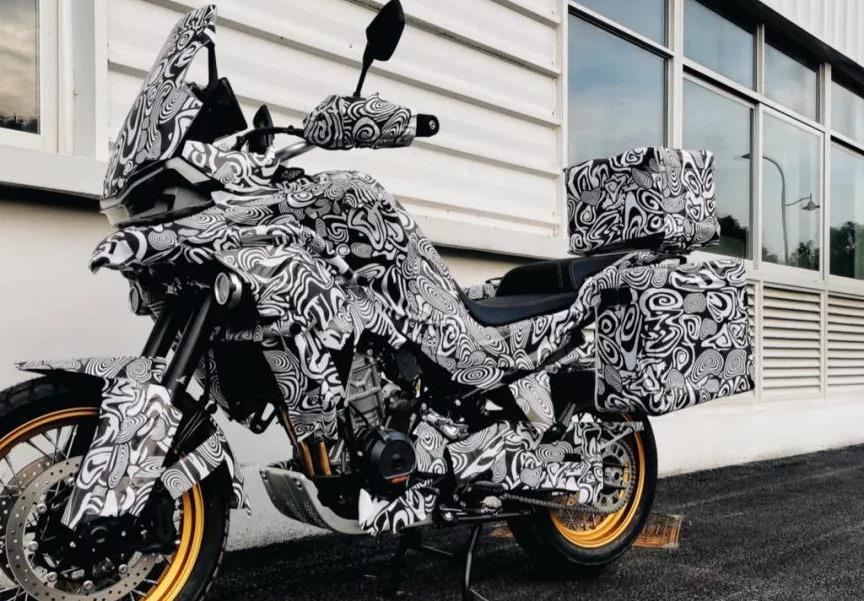 春风800ADV高清谍照曝光，确定使用KTM790同款发动机__财经头条