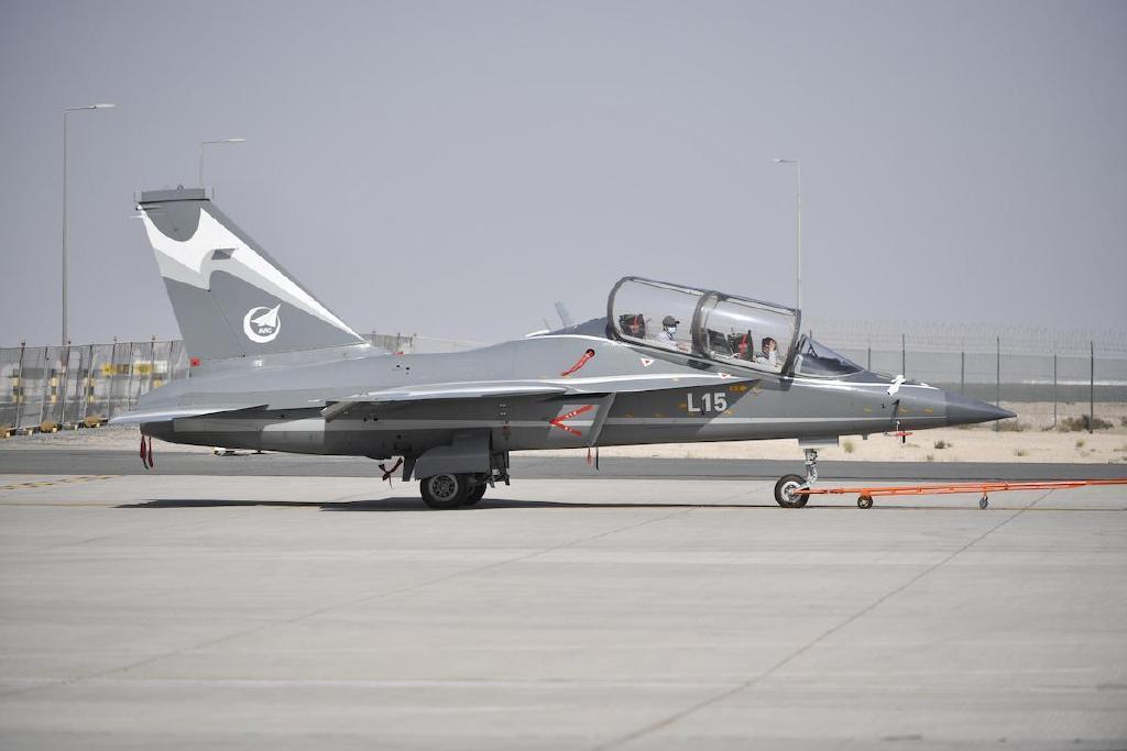 印媒酸溜溜报道：L15战斗机打入美军“堡垒区”，成功出口阿联酋