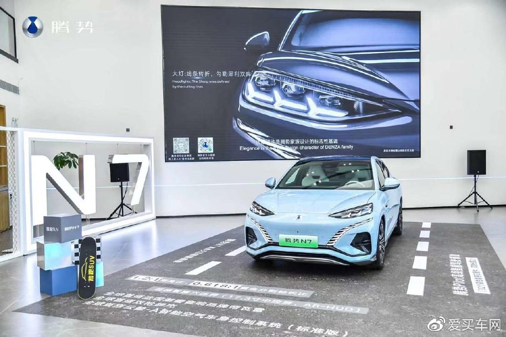 到店｜云辇系统加身，标配200+项配置，腾势N7不只叫板BBA-新浪汽车