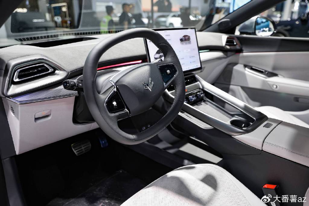 2.9米轴距大轿跑，极狐阿尔法S5定价低调，何必盯着小米SU7？-新浪汽车