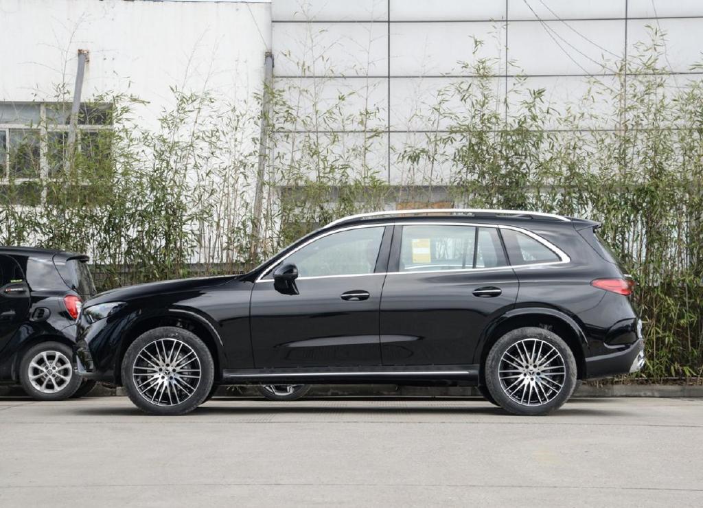 虽然电车发展乏力，但GLC月销量依旧坚挺，喜欢奔驰的人还是多-新浪汽车