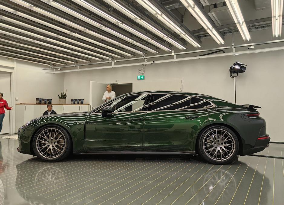 这128万的帕拉梅拉，并没有小米SU7 MAX版跑得快，你敢信-新浪汽车