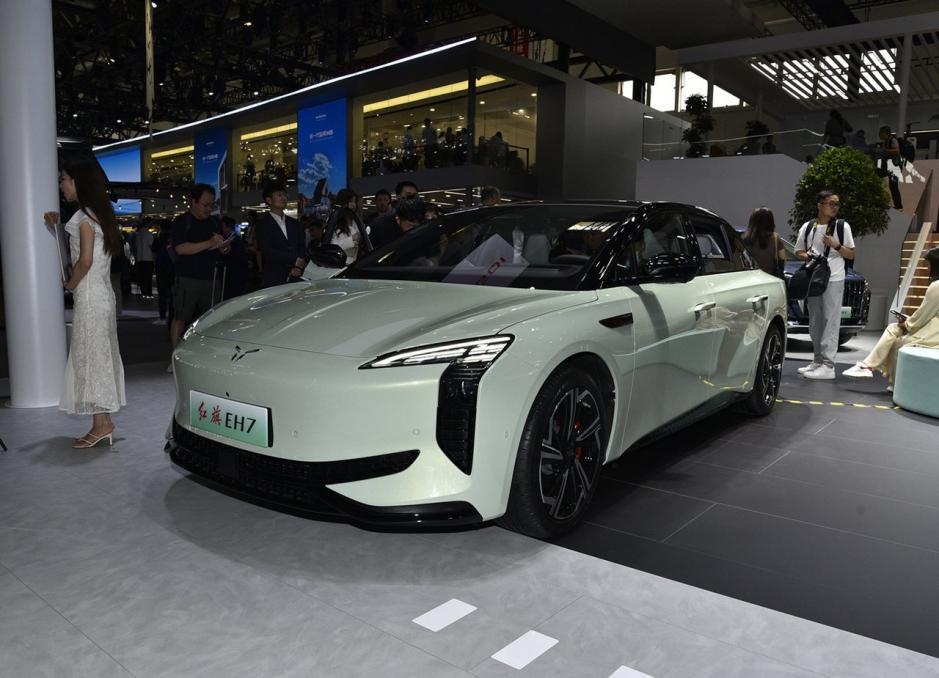 红旗新能源推出新车，EH7续航可达800km，价格跟小米SU7接近-新浪汽车