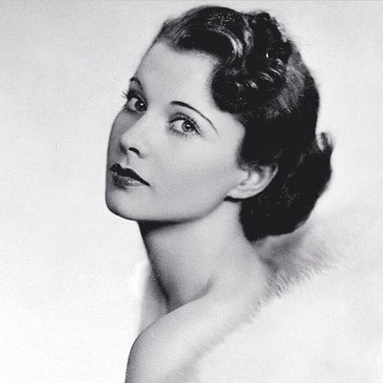 “她有如此的美貌，根本不必有如此的演技；她有如此的演技