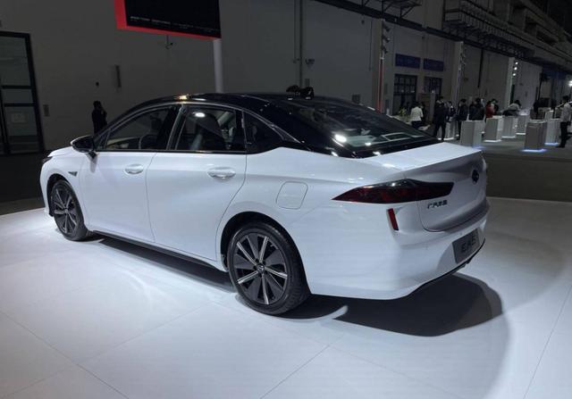 16.78万元起，广汽本田首款纯电轿车EA6上市，续航510km-新浪汽车