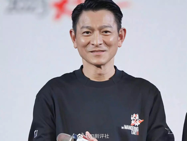 许绍雄参加内地综艺以欢喜哥角色登场，透露明年复出拍新港剧