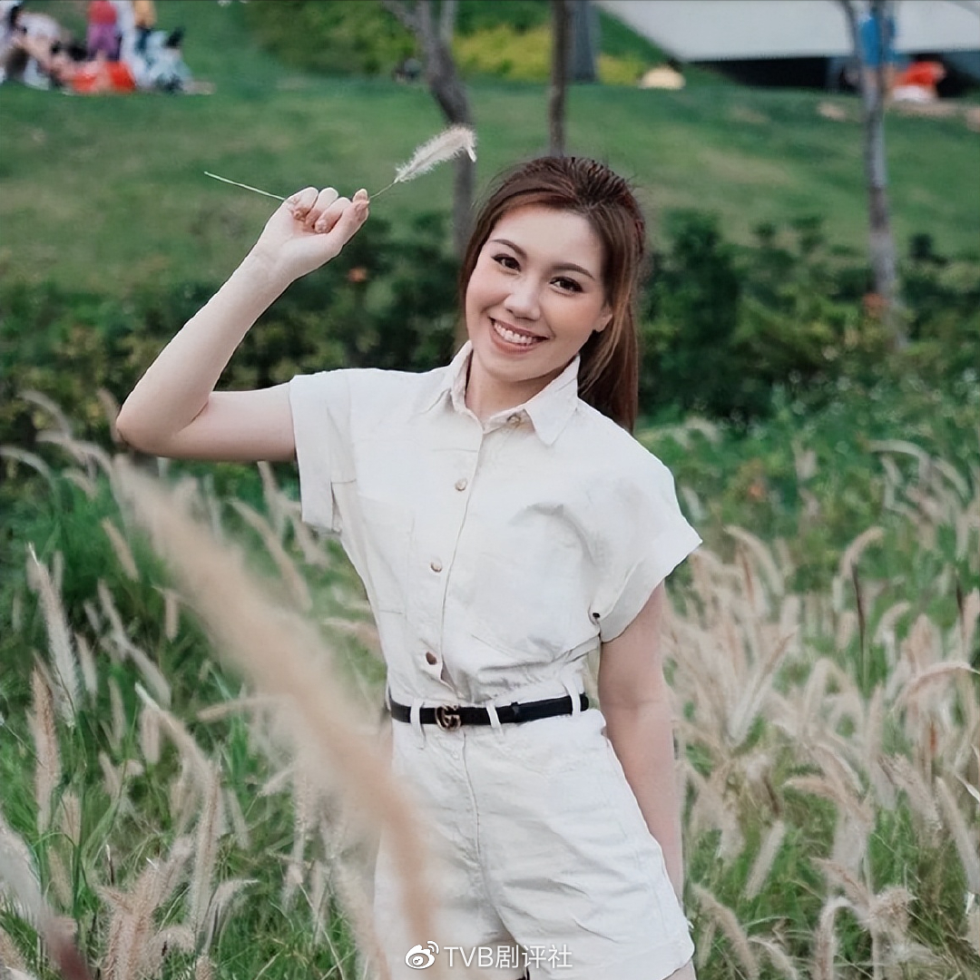 TVB小花首次拍剧与男主角有吻戏，网友质疑不像情侣像姐弟恋__财经头条