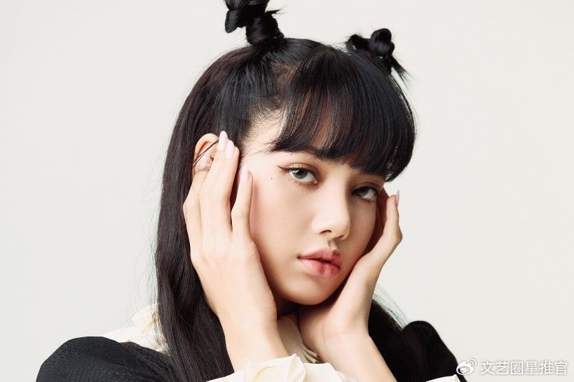 Lisa唱热门歌唱功被吐槽！MV闪现其用手摸LV三公子画面，引发群嘲|社交媒体|公子|粉丝_新浪新闻