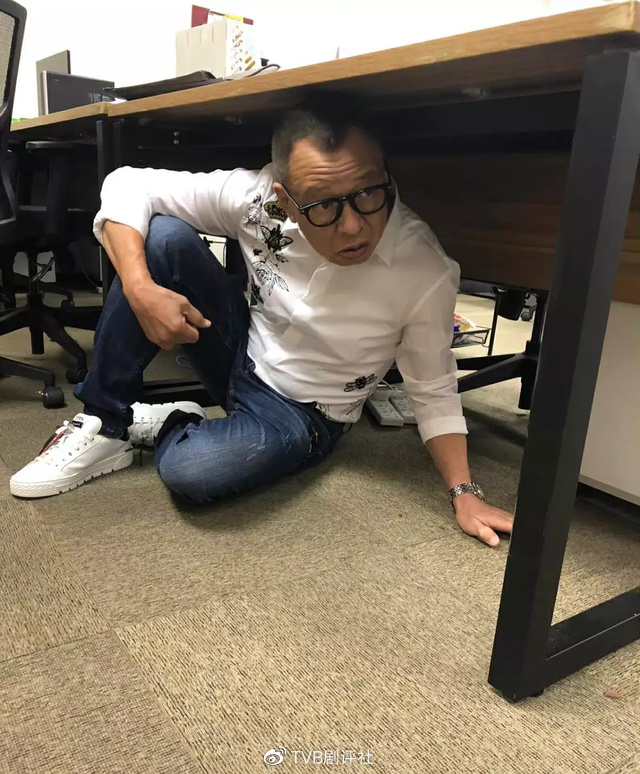 许绍雄参加内地综艺以欢喜哥角色登场，透露明年复出拍新港剧