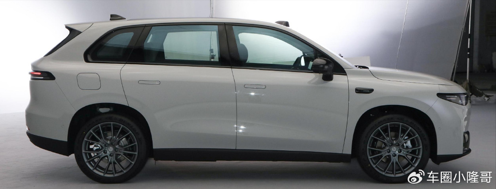 大六座SUV零跑C16，纯电和增程4月同步上市，对标理想L8？-新浪汽车