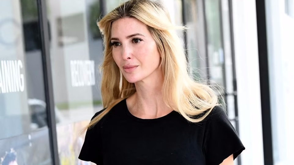 伊万卡从卡塔尔世界杯回来了！拎着水壶又去健身房，大长腿真吸睛|伊万卡|健身房|健身_新浪新闻